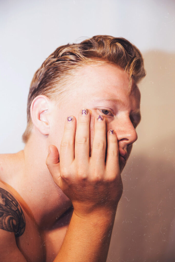 10 QUESTIONS WITH ALT-POP ARTIST CASPER JONES | Mundane