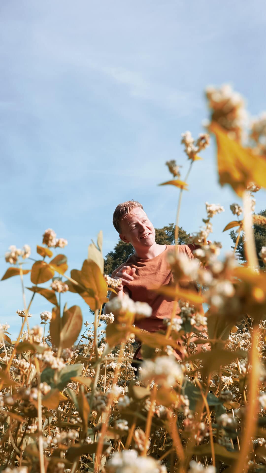 10 QUESTIONS WITH ALT-POP ARTIST CASPER JONES | Mundane