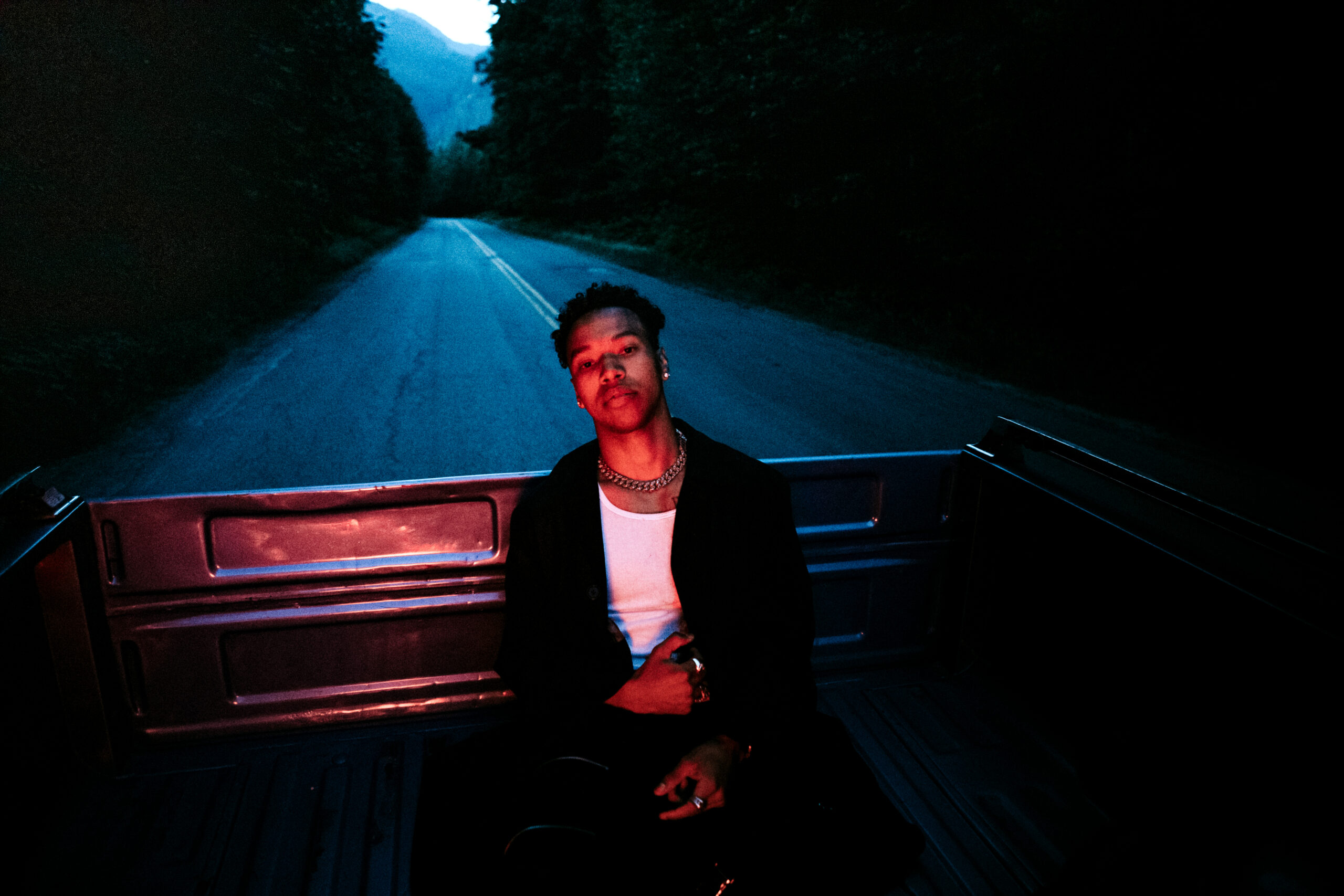 BOSLEN RELEASES DEBUT ALBUM DUSK to DAWN | Mundane