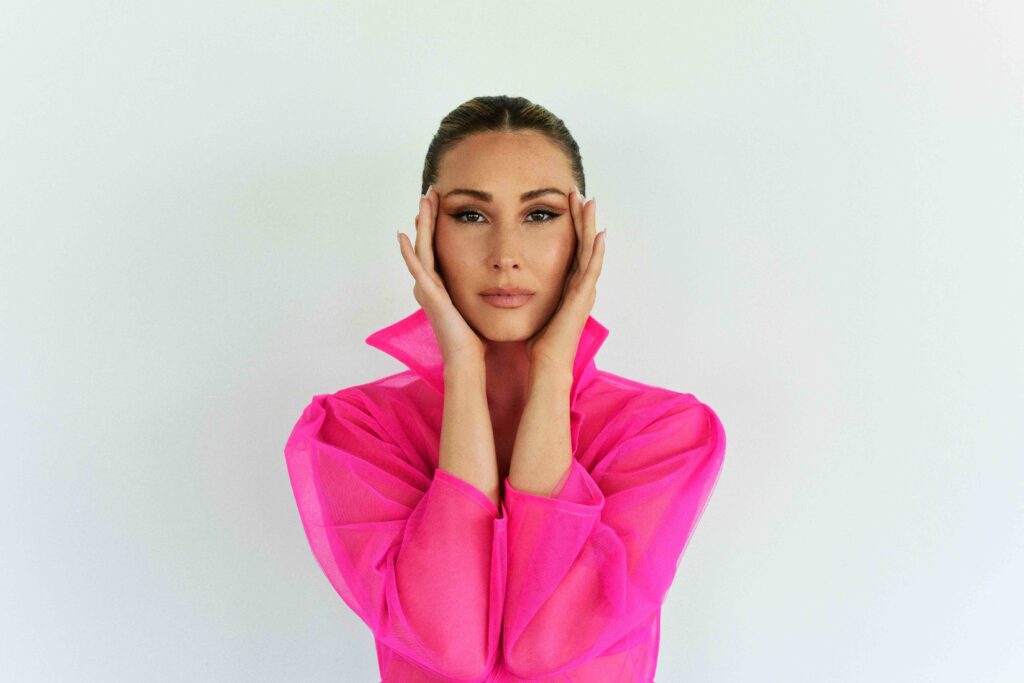 Multi-platinum Brooklyn singer-songwriter Loren Allred Pop Anthem of ...