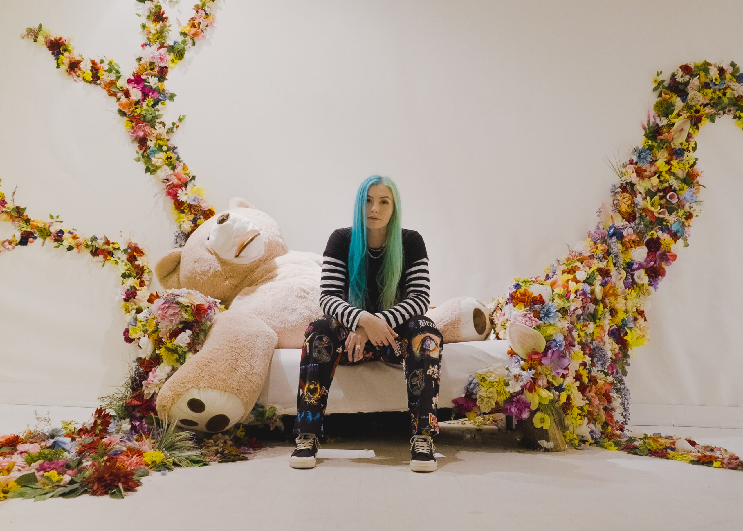 Pop-punk artist SOUNDR Drops New single and video “Dumb Dumb (RIP ...