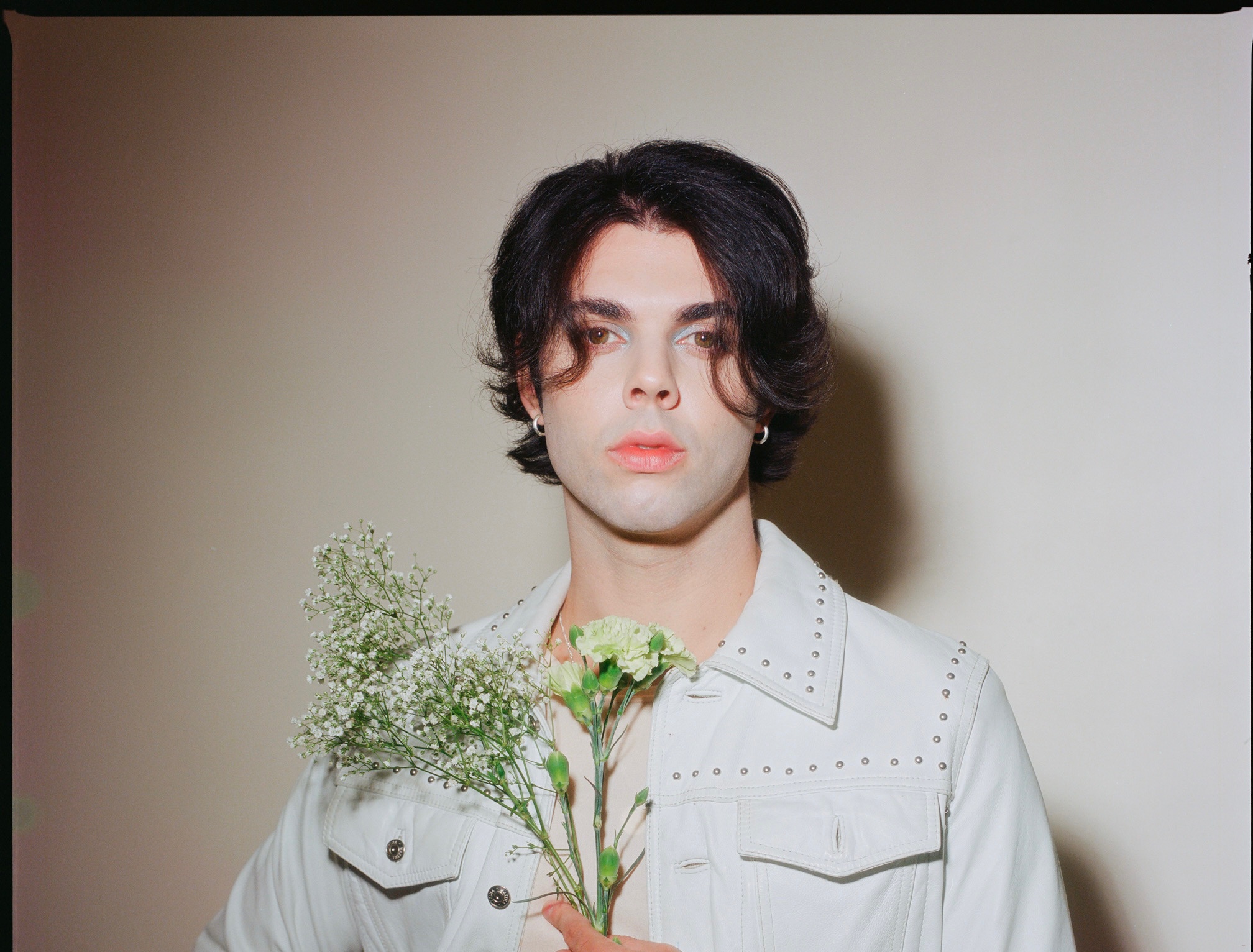 Renowned glam rocker Micky James Drops New single "Not Okay” | Mundane