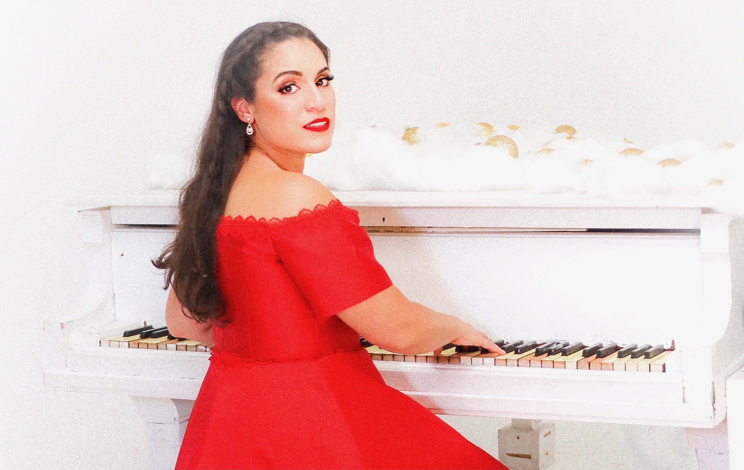 Musician and Actress Gina Naomi Baez Drops New Holiday Song ‘Tinsel and ...