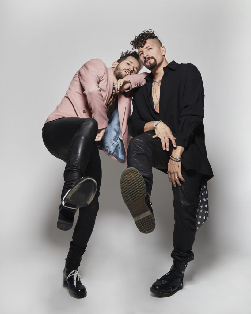 LATIN SUPERSTARS MAU Y RICKY AND YOUNG LATIN REVELATION MARIA BECERRA ...