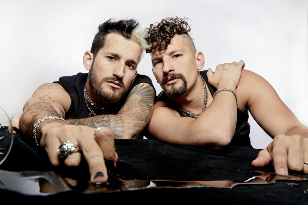 LATIN SUPERSTARS MAU Y RICKY AND YOUNG LATIN REVELATION MARIA BECERRA ...