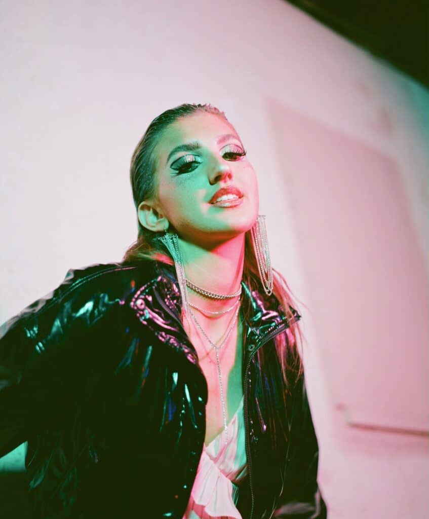 ASHLYN MYLANDER Drops New Single “Mutual Thing” | Mundane