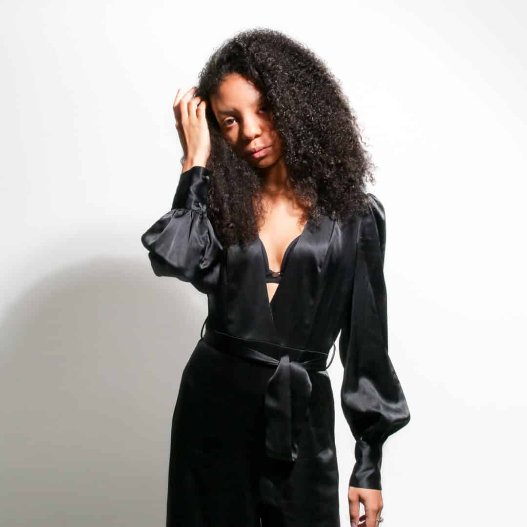 London-based country singer-songwriter Simeon Hammond Dallas shares her ...