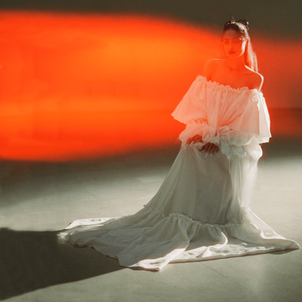 Amsterdam-based alt-pop/ R&B artist NOHA SARÉ Creeps ‘Into Your Head ...