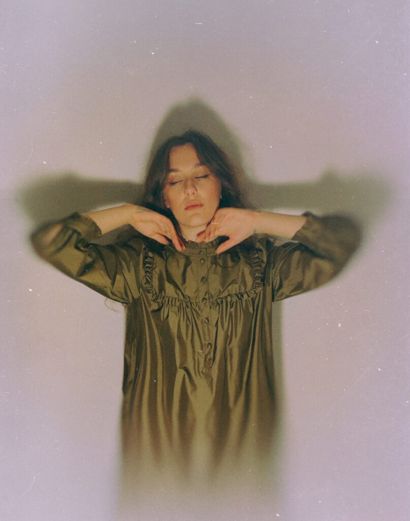 UK alternative singer-songwriter Holly Henderson Drops psych-pop gem ...