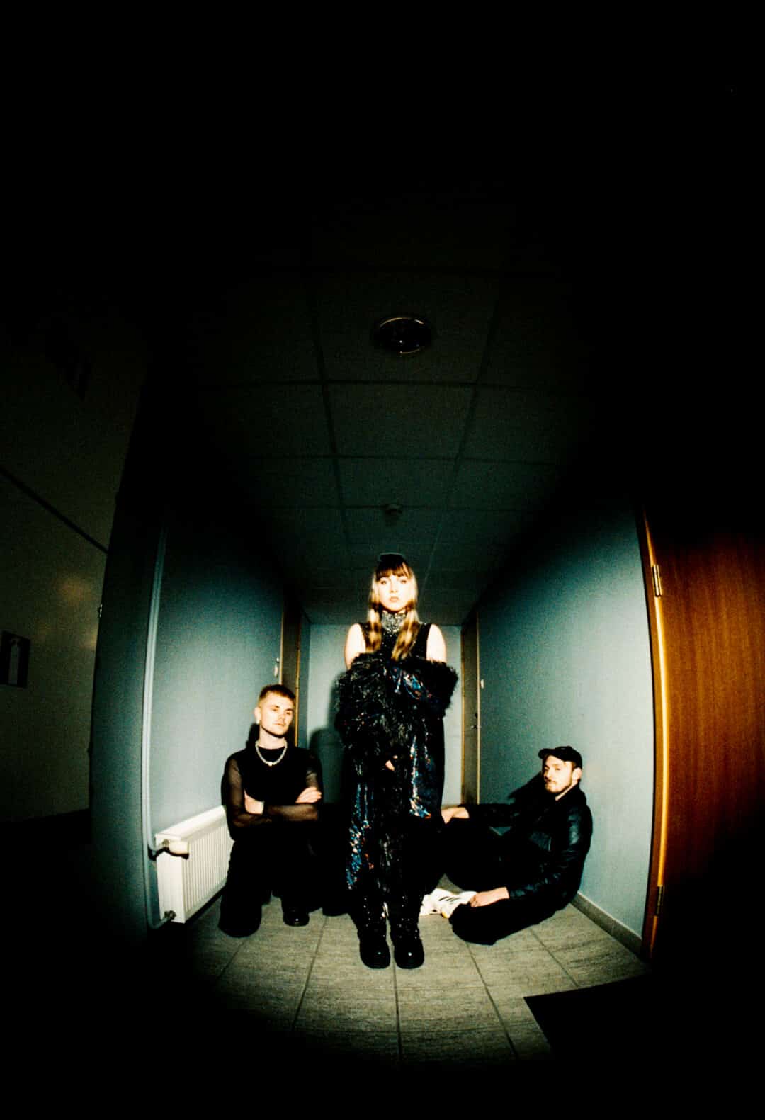 ELECTRONIC DREAM-POP TRIO NIGHT TAPES DROPS NEW SINGLE ‘LONER’ | Mundane