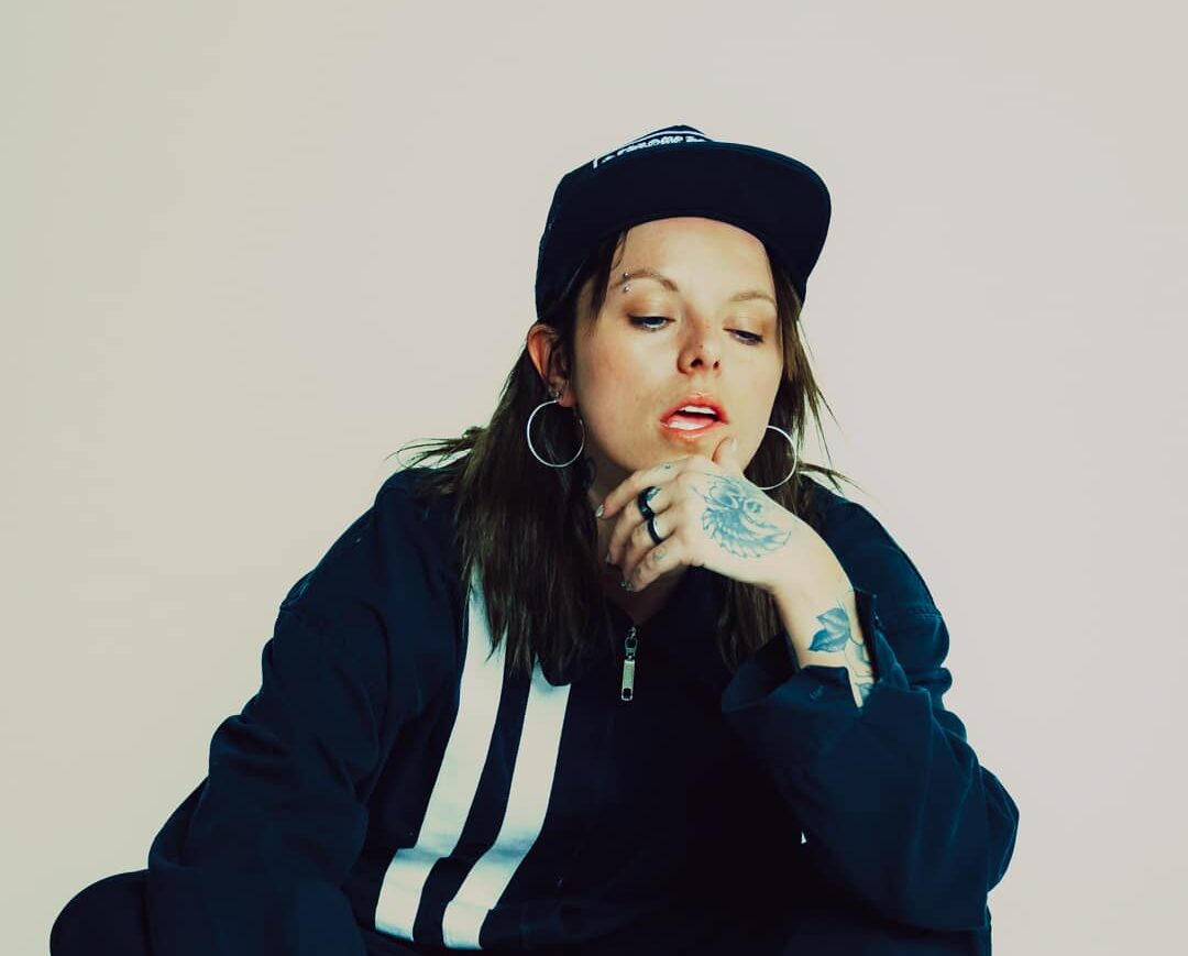 DIGITAL COVER: Rising alt artist Lauren Sanderson gets real with ...