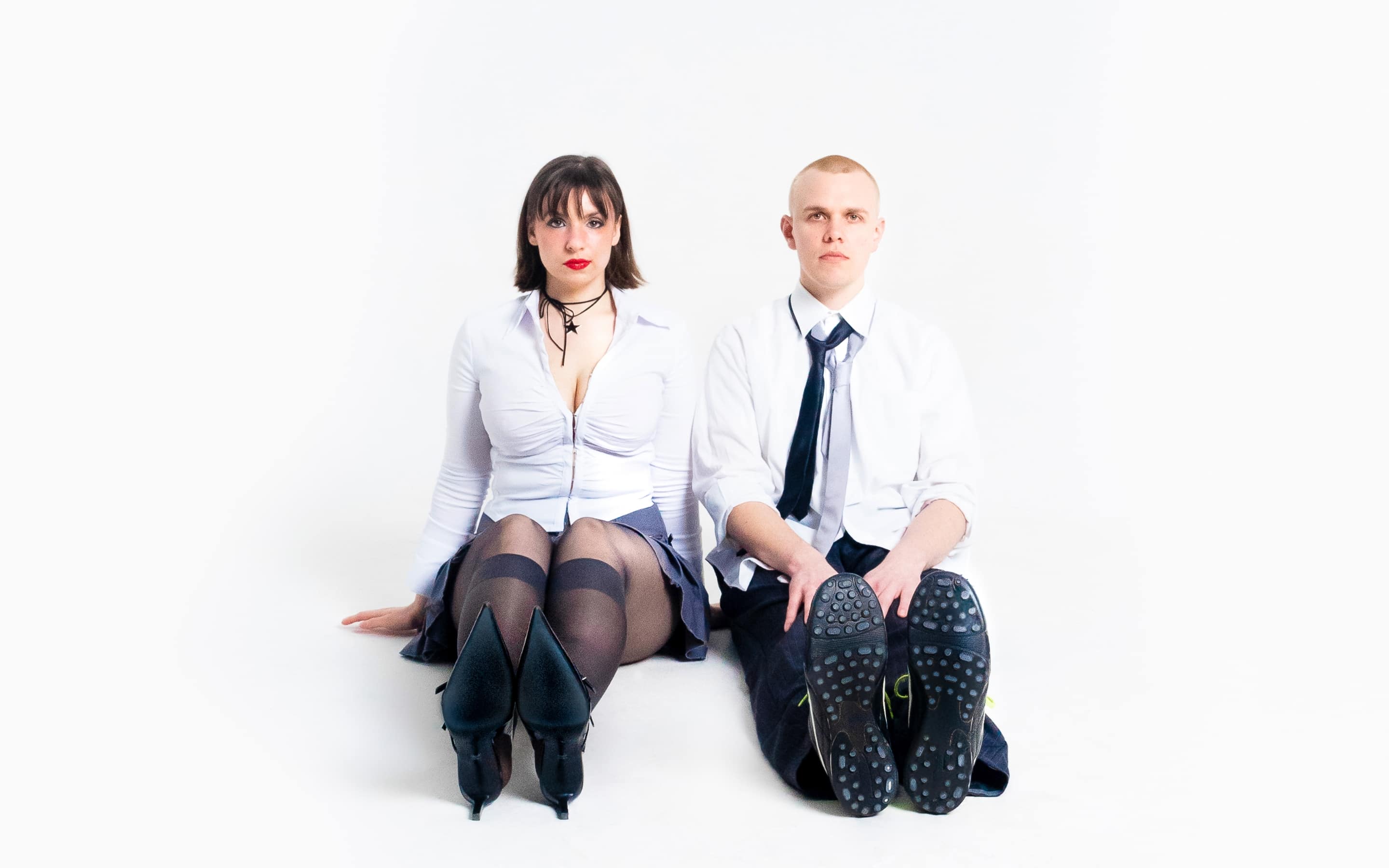Following National Tv Debut Leeds Alt Pop Duo Lucky Iris Return With Infectious Biting New