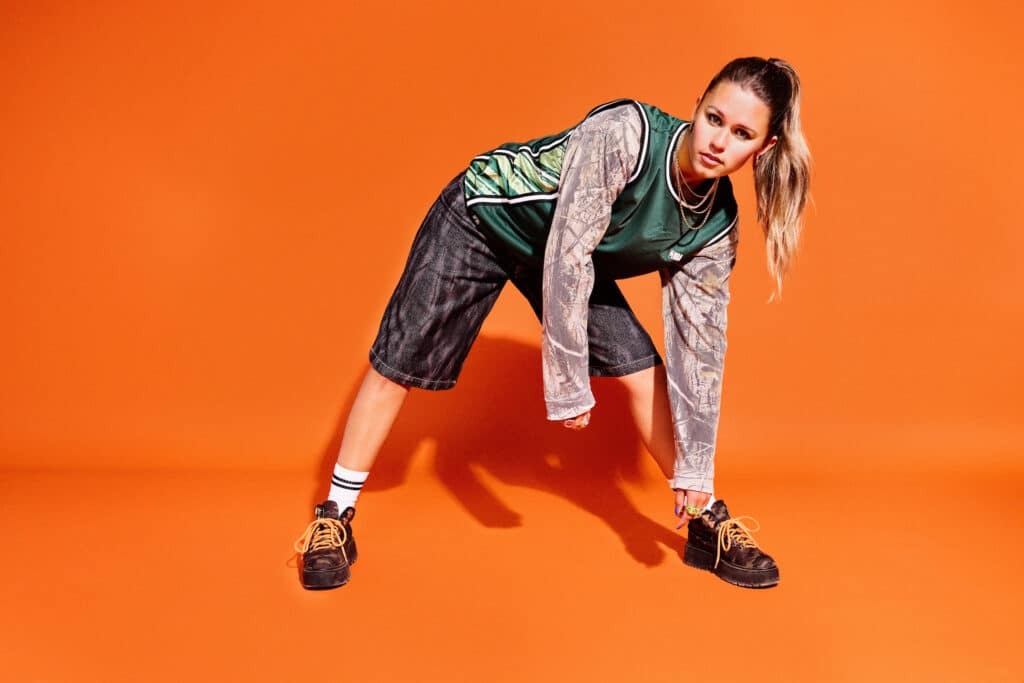 alt-pop’s rising star BIZZY Talks new single “Make Me Cry” & More | Mundane